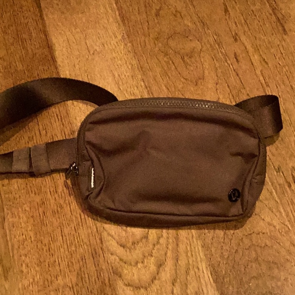 Lululemon Everywhere Belt Bag Java - Gem